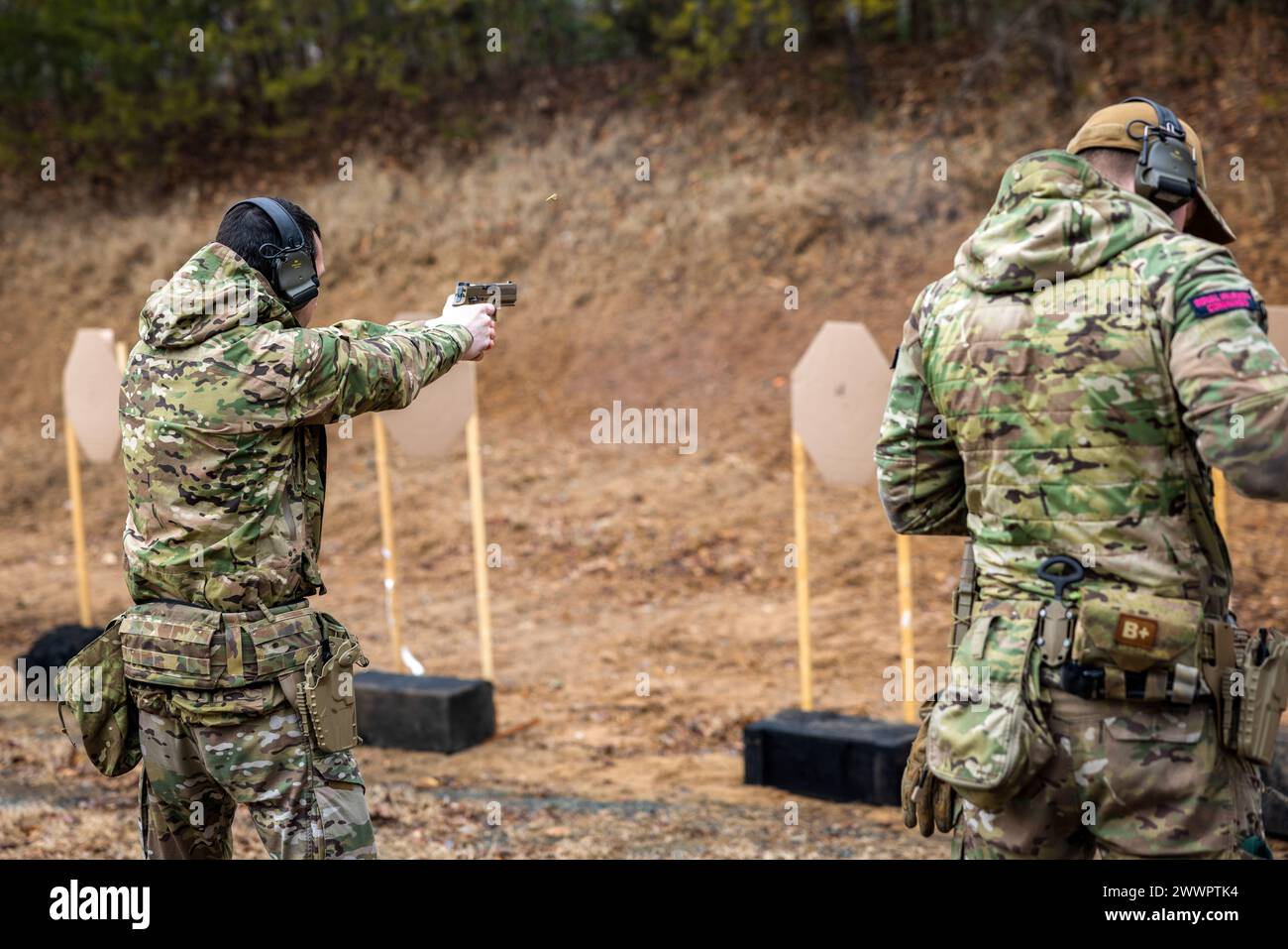 British Royal Marines conduct shooting drills with the Marine Corps ...