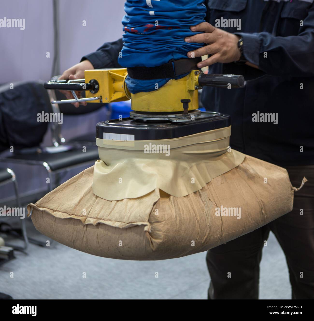 Vacuum lift hi-res stock photography and images - Alamy