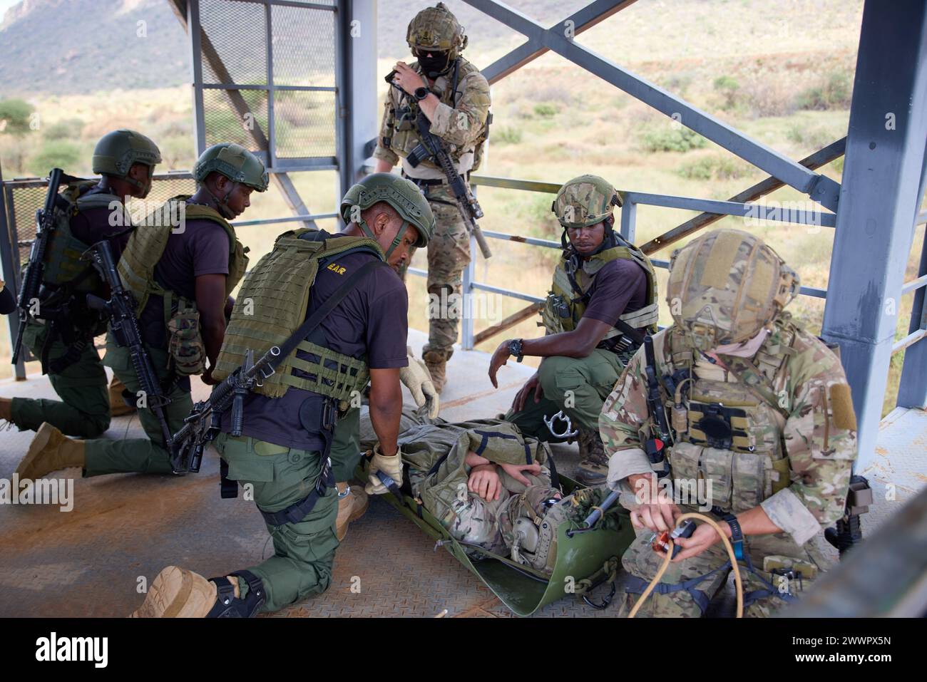 Members of the Kenya Defence Forces Rapid Response Unit and U.S. Air ...