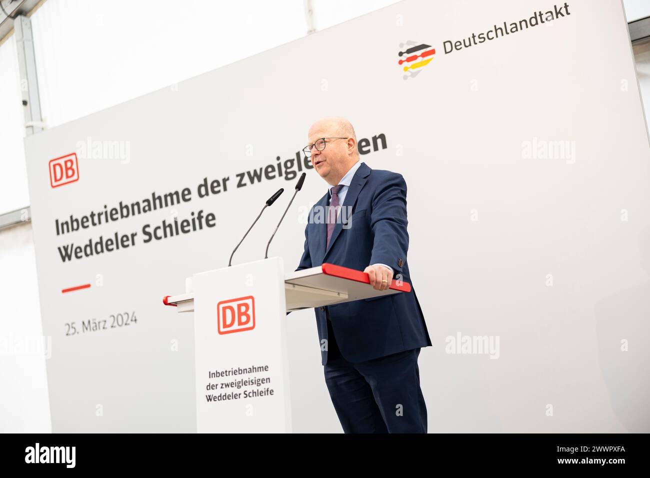 Double loop the loop line hi-res stock photography and images - Alamy