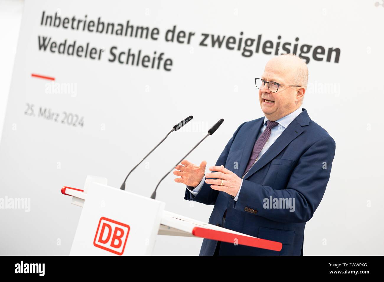 Double loop the loop line hi-res stock photography and images - Alamy