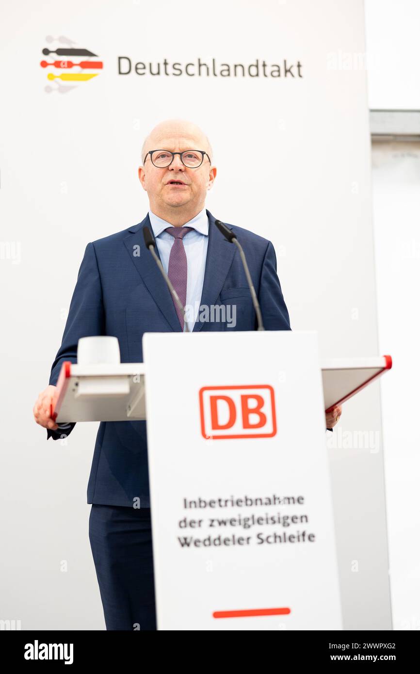 Double loop the loop line hi-res stock photography and images - Alamy