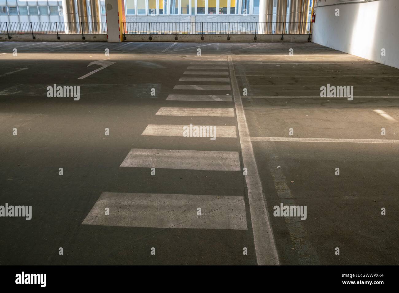pedestrian crossings in multi-storey garages intended for the public, parking spaces in empty ...
