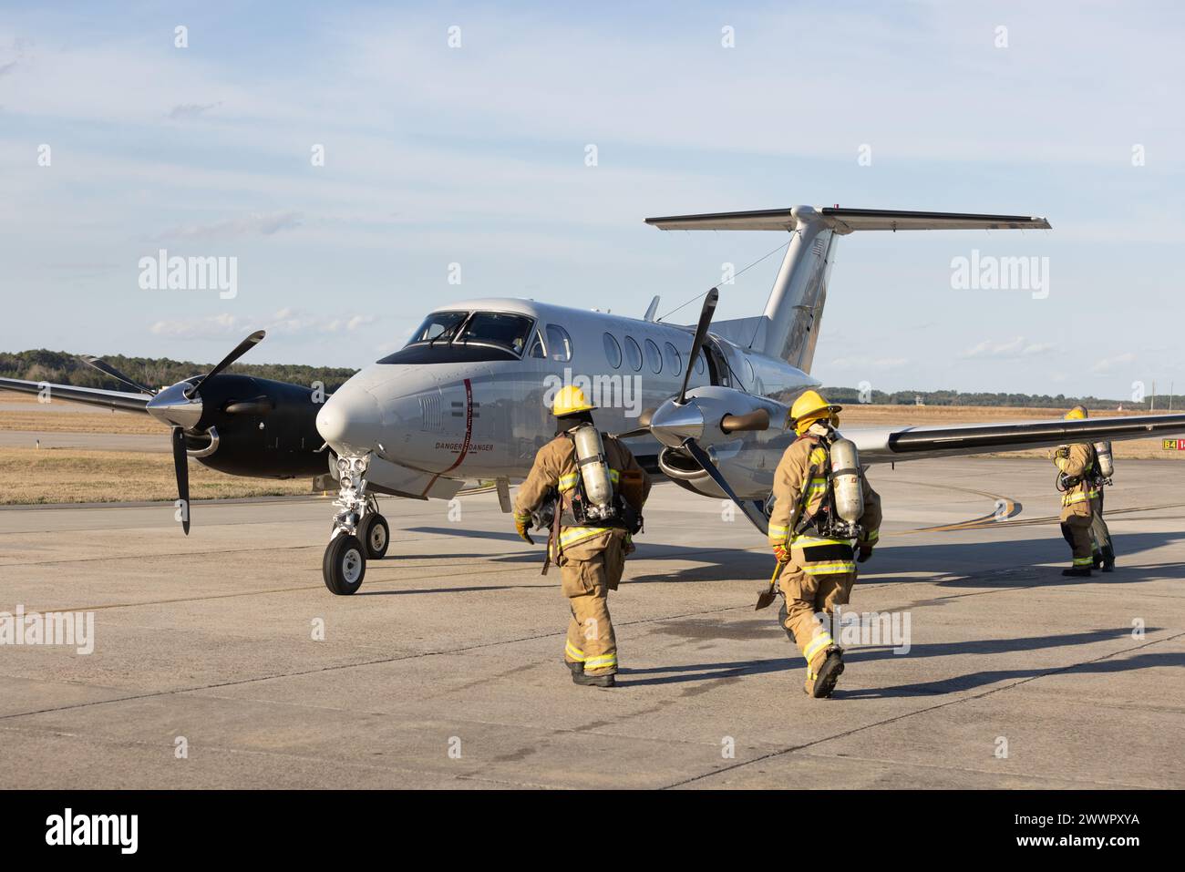 U.S. Marines with Aircraft Rescue and Firefighting (ARFF), Headquarters ...