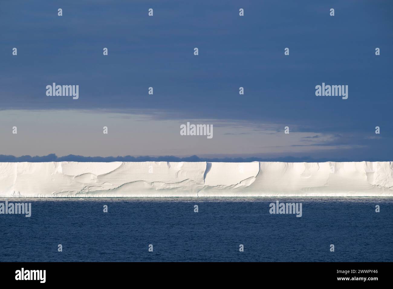 East antarctica ice shelf hi-res stock photography and images - Alamy