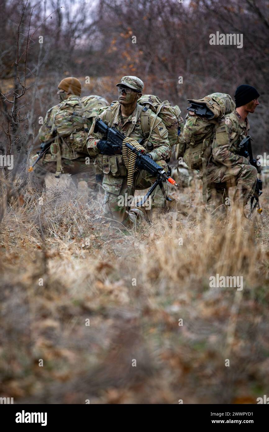 U.S. Army Soldiers from 1st Battalion, 6th Infantry Regiment, 2nd ...
