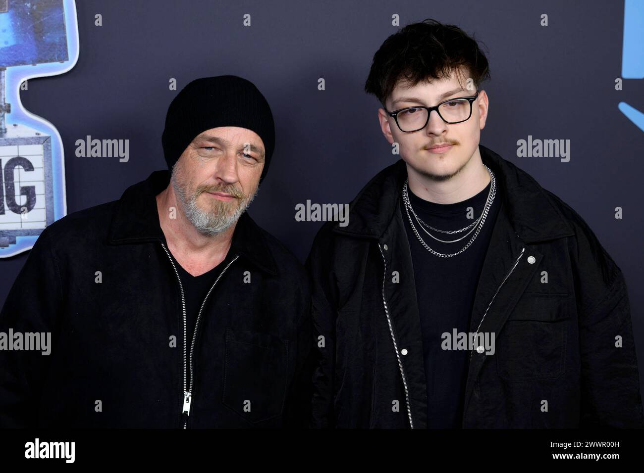 Komiker Torsten Sträter mit seinem Sohn Justus Sträter bei der Premiere ...