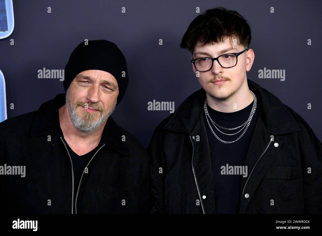 Komiker Torsten Sträter mit seinem Sohn Justus Sträter bei der Premiere ...