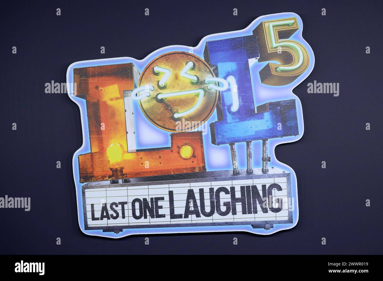Das Logo zur Sendung Last One Laughing LOL bei der Premiere der 5 ...