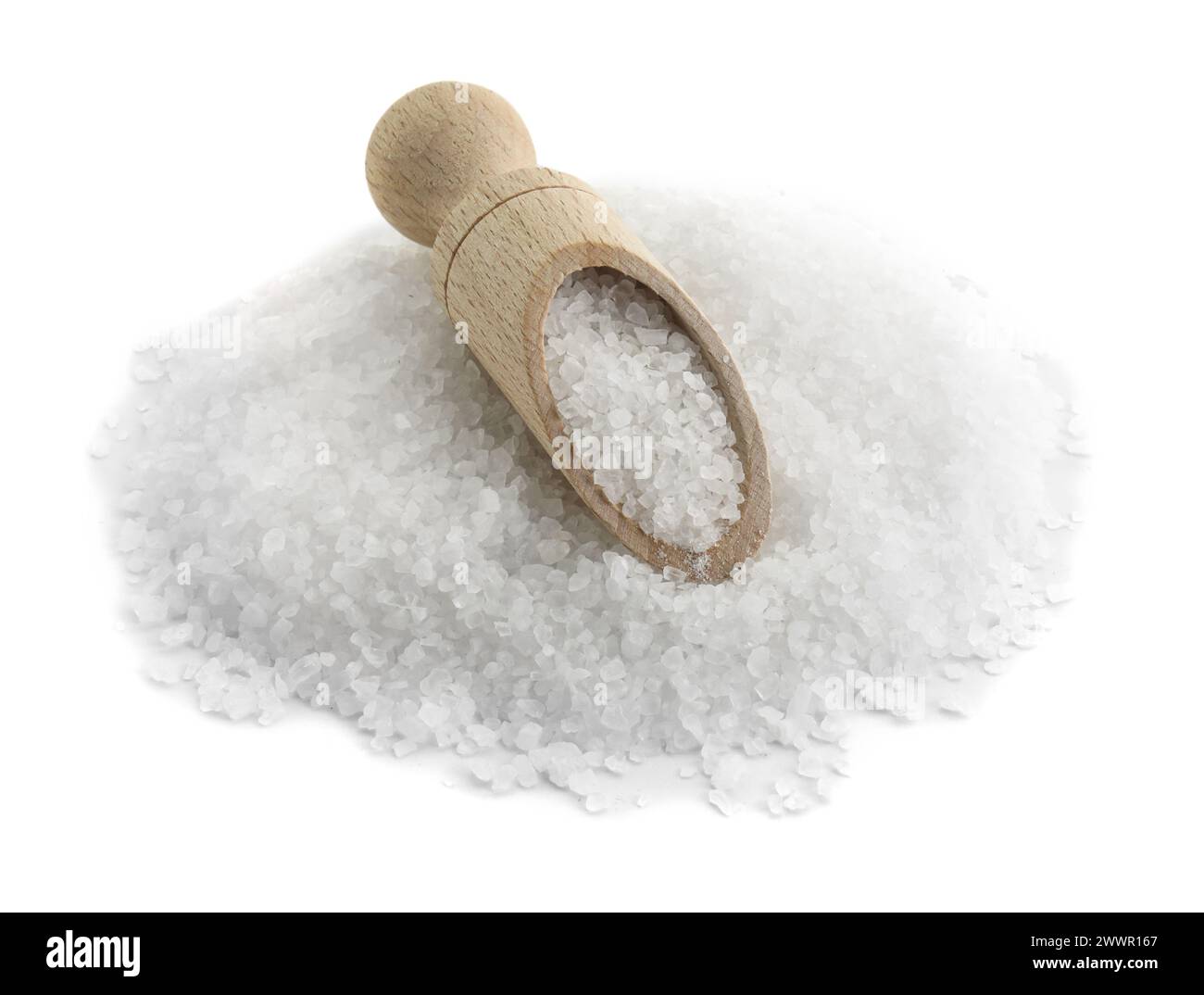 Natural salt and wooden scoop isolated on white Stock Photo - Alamy