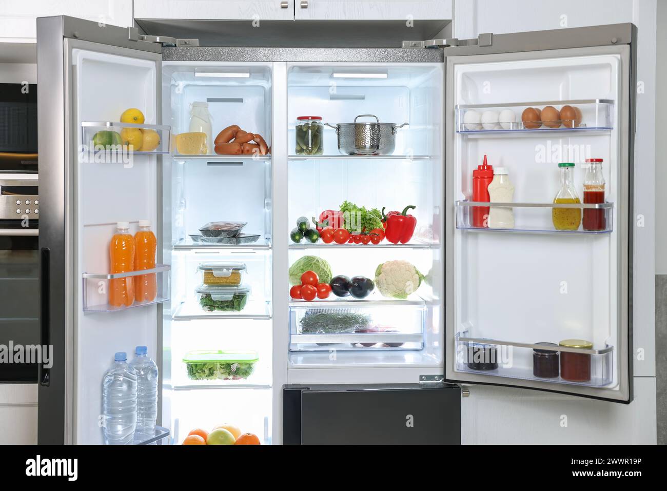 Refrigeration containers hi-res stock photography and images - Alamy