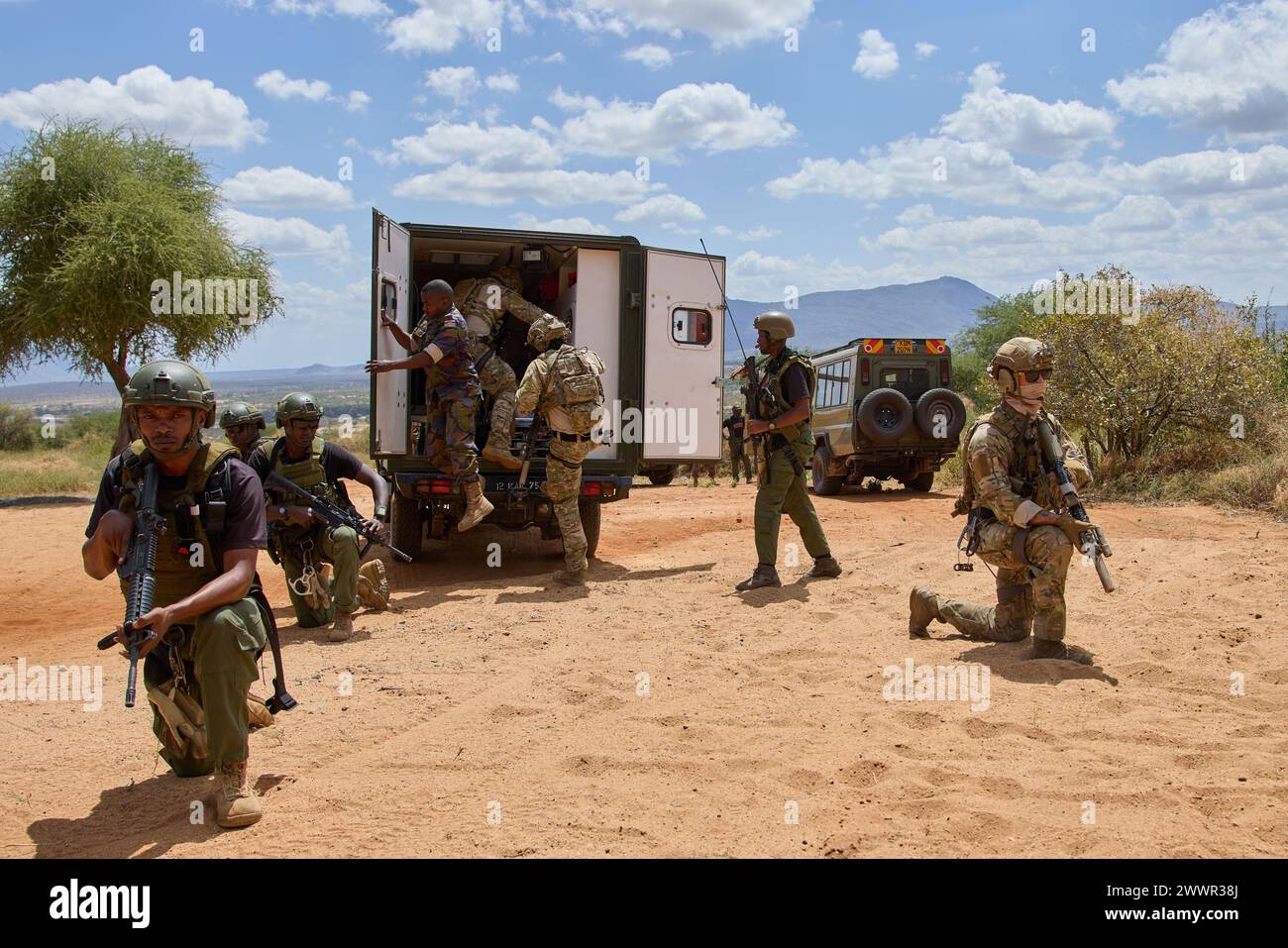 Members of the Kenya Defence Forces Rapid Response Unit and U.S. Air ...