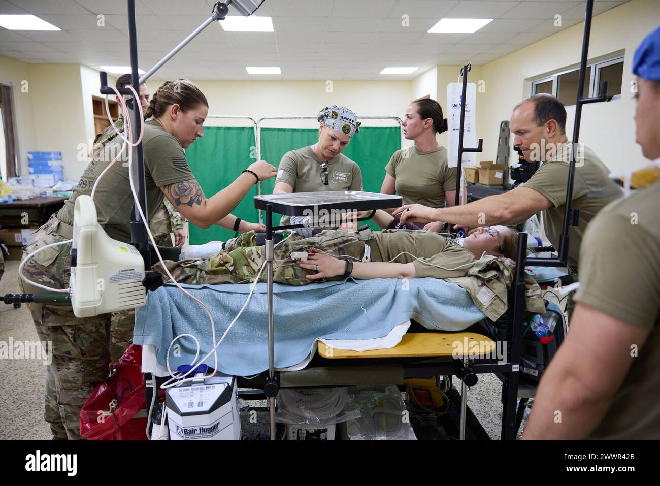 U.S. Army Soldiers from the 921st Field Hospital, 176th Medical Brigade ...
