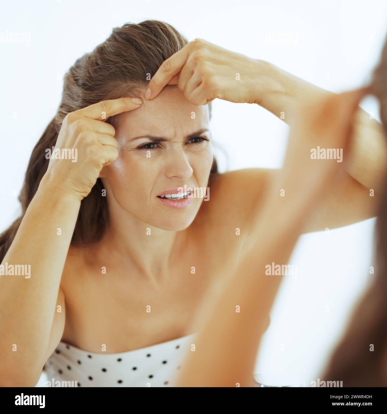 Bathroom skincare hi-res stock photography and images - Alamy