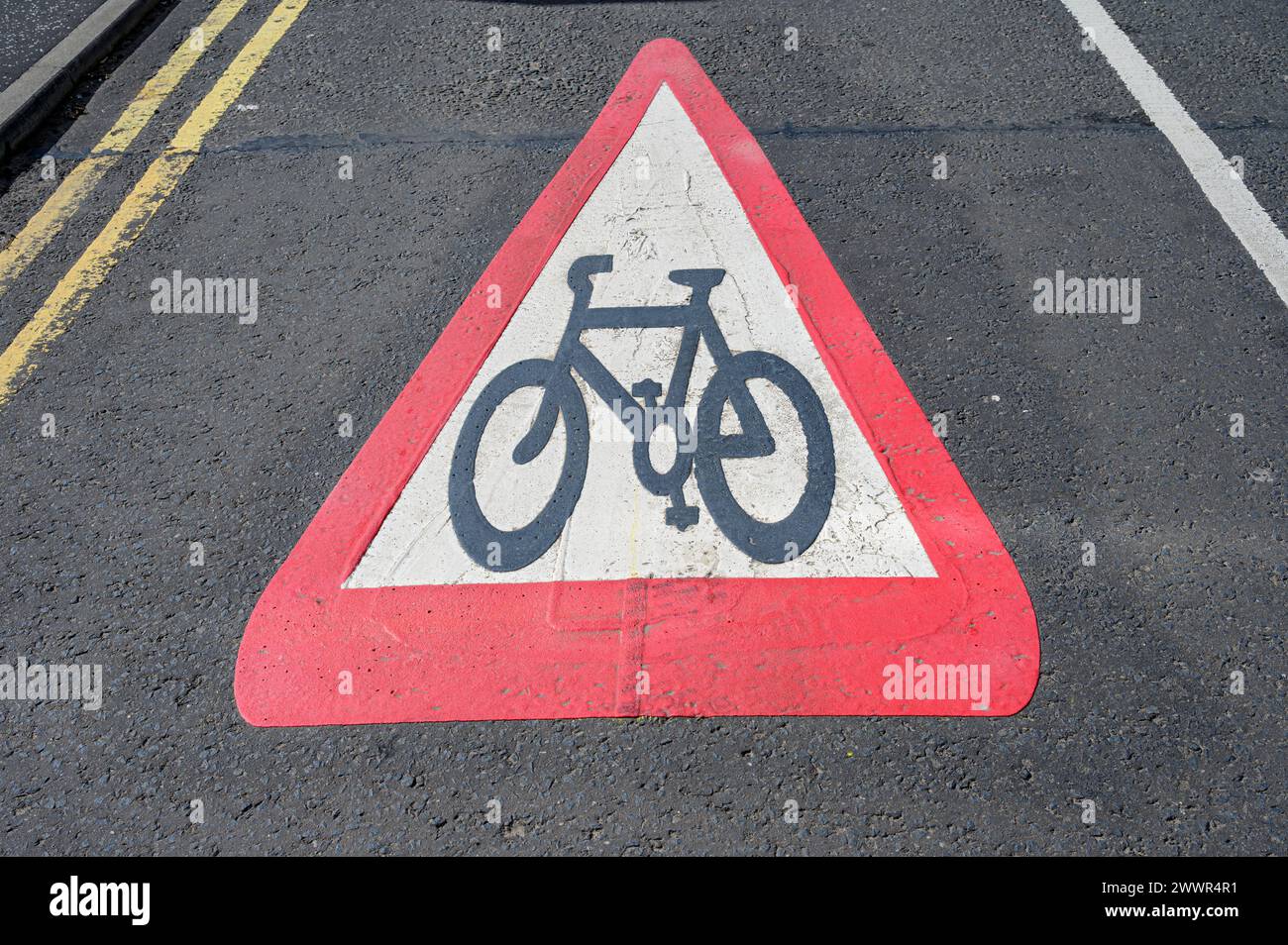 Road roads street streets warnings marking markings on the road hi-res ...