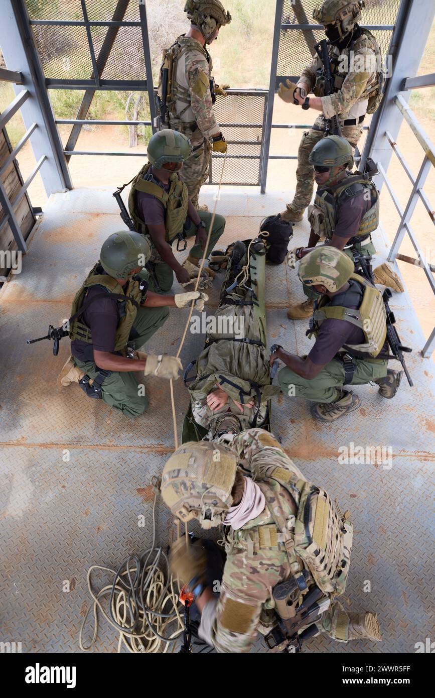 Members of the Kenya Defence Forces Rapid Response Unit and U.S. Air ...