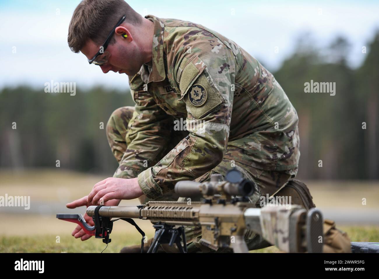 Semi automatic sniper system hi-res stock photography and images - Alamy