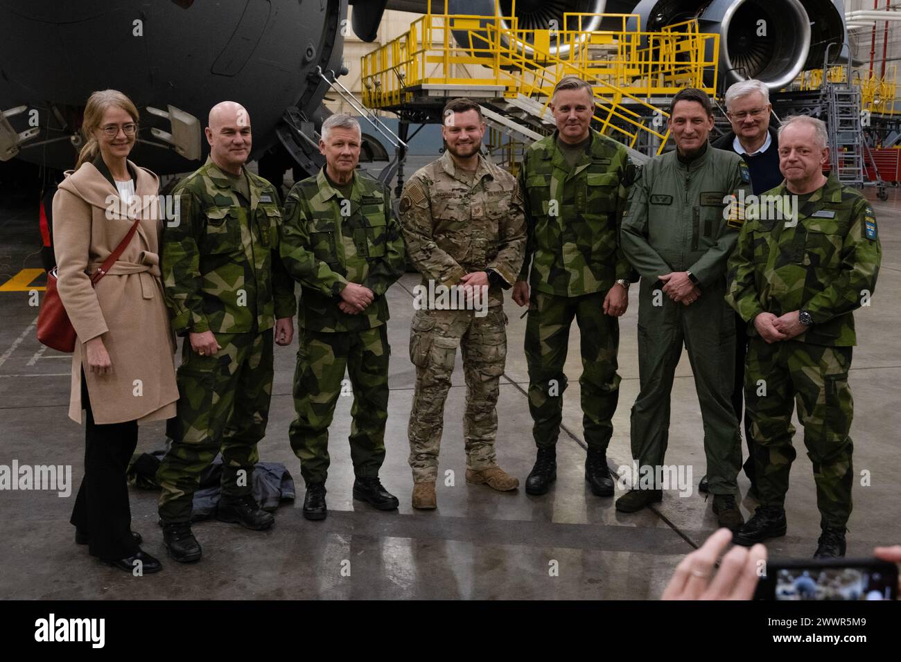 New York Air National Guard Tech. Sgt. Ben Hinderman, a 105th Airlift ...