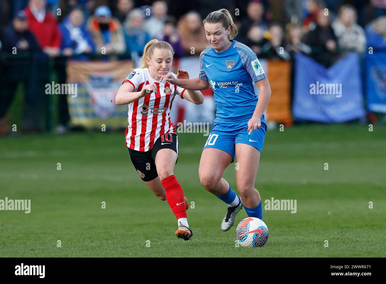 Saoirse Noonan of Durham Women in action with Katie Kitching of ...