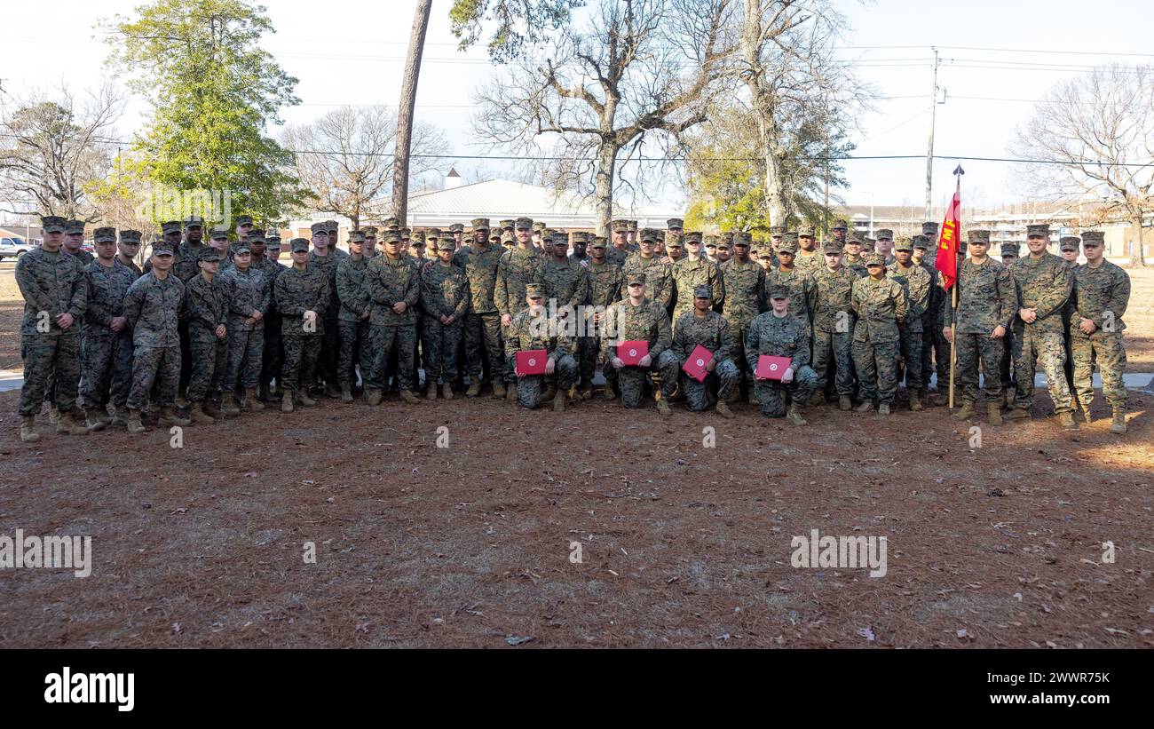 U.S. Marines with Headquarters and Service Battalion, 2nd Marine ...