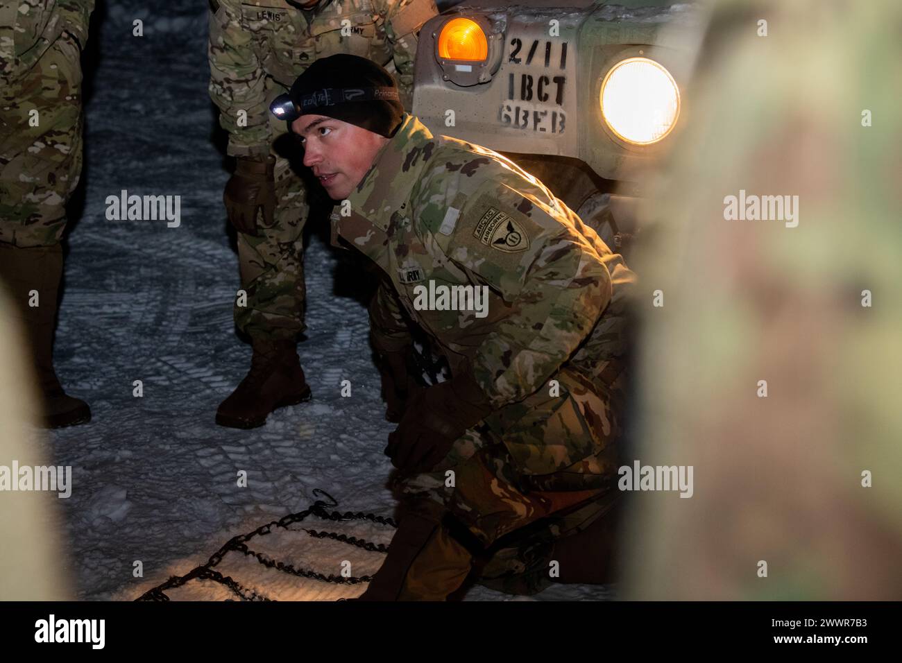 U.S. Army Soldiers gather during a demonstration of snow chain security ...