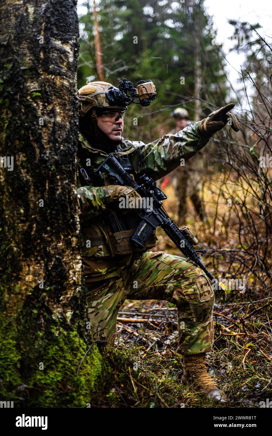 U.S. Army Staff Sgt. Edwin Colon attached to 2nd Cavalry Regiment (2CR ...