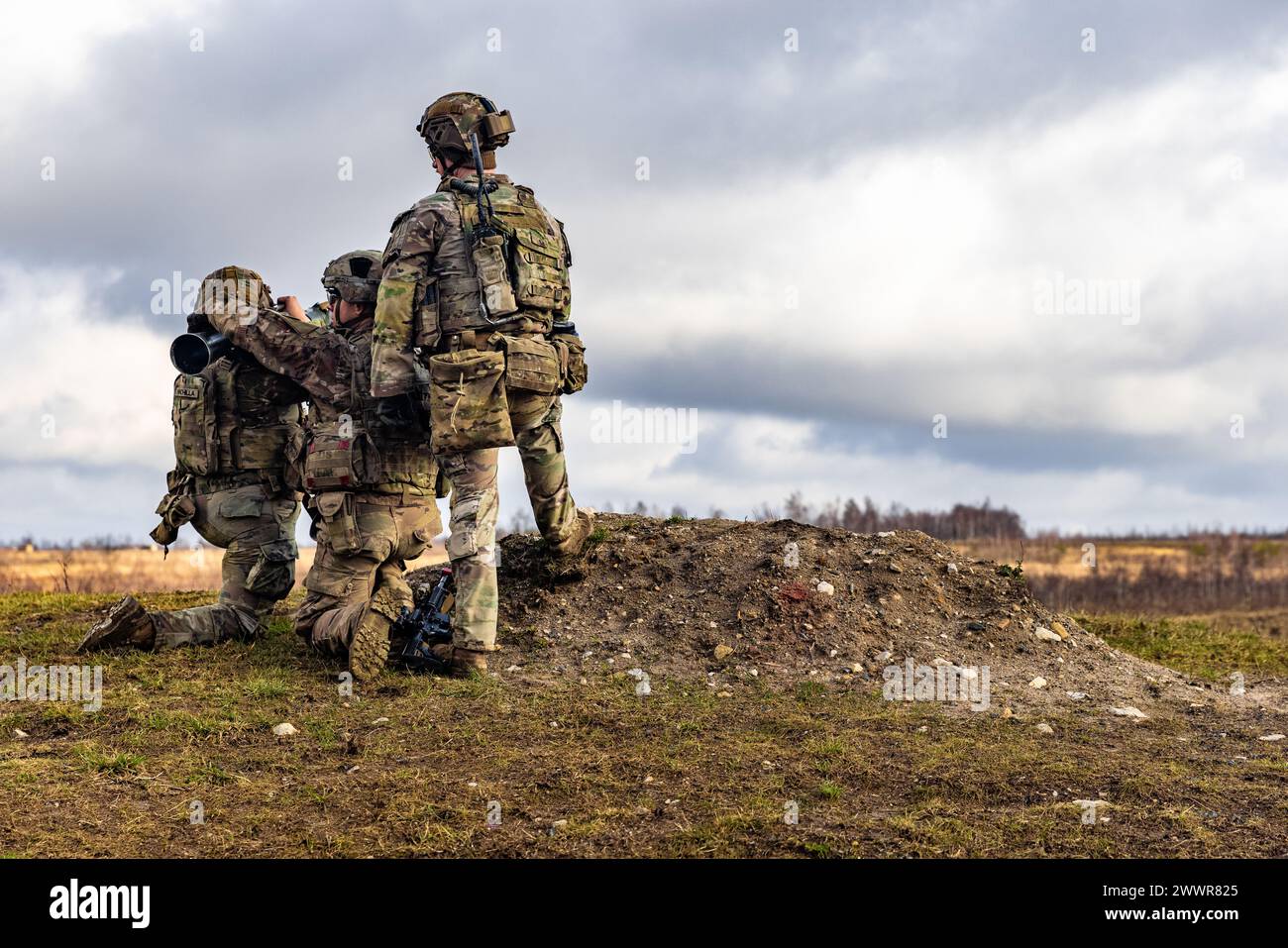 U.S. Army Soldiers attached to 3rd squadron, 2nd Cavalry Division ...