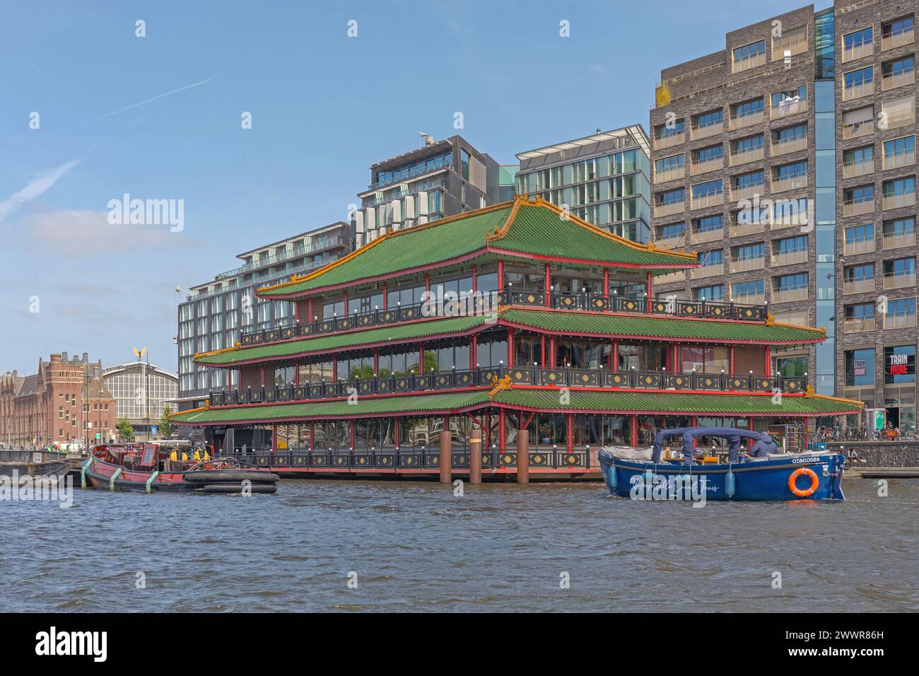 Floating chinese restaurant sea palace hi-res stock photography and ...