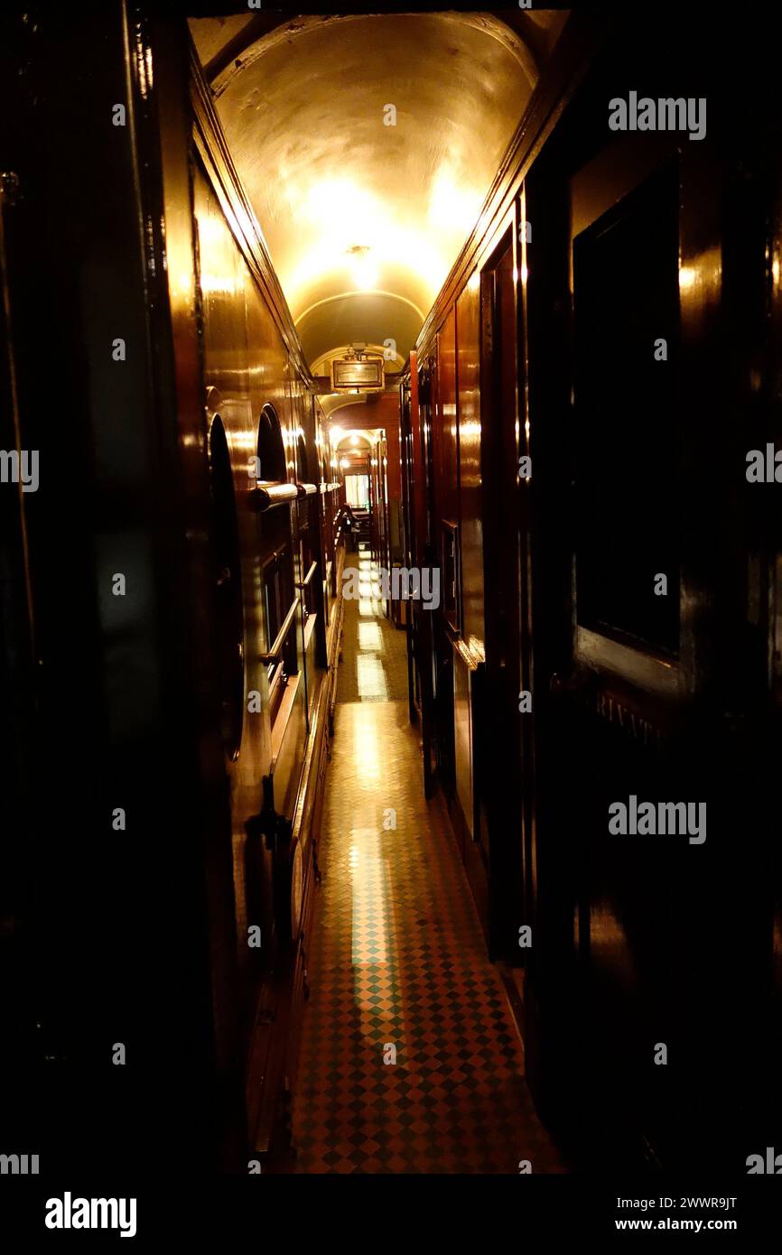 Circus train hi-res stock photography and images - Alamy