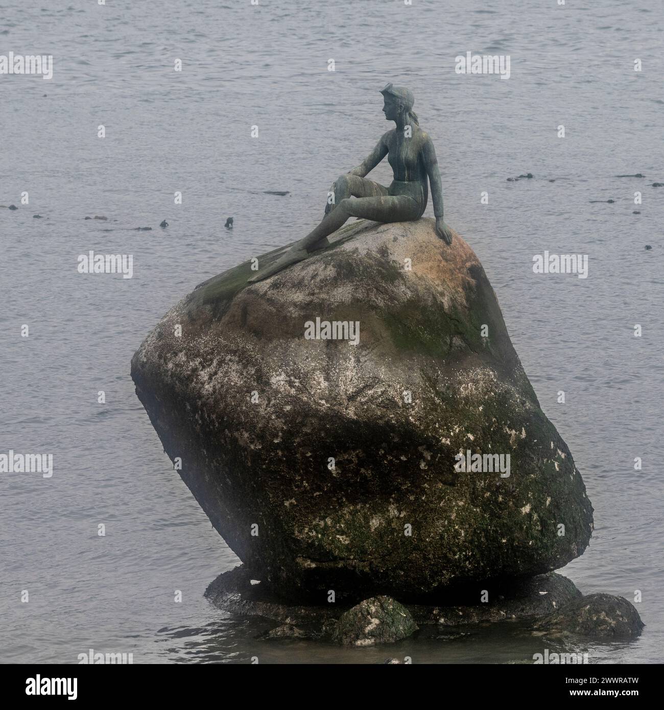 Suit statue hi-res stock photography and images - Alamy
