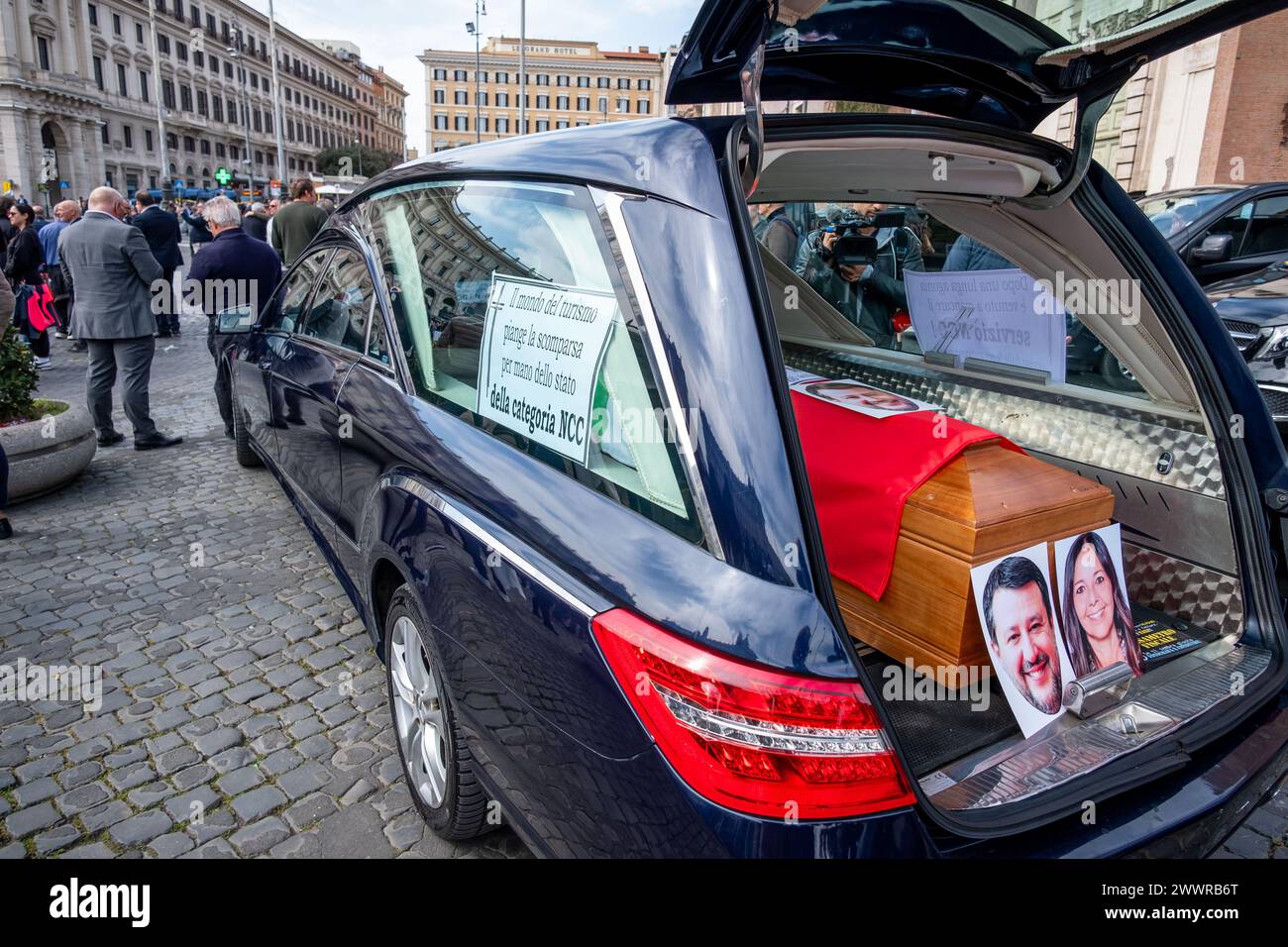 Rome, Rm, Italy. 25th Mar, 2024. The operators of car rental with ...
