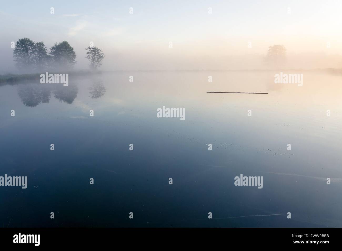 Misty waterbody hi-res stock photography and images - Alamy
