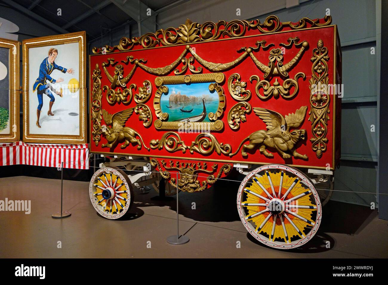 Circus wagon hi-res stock photography and images - Alamy