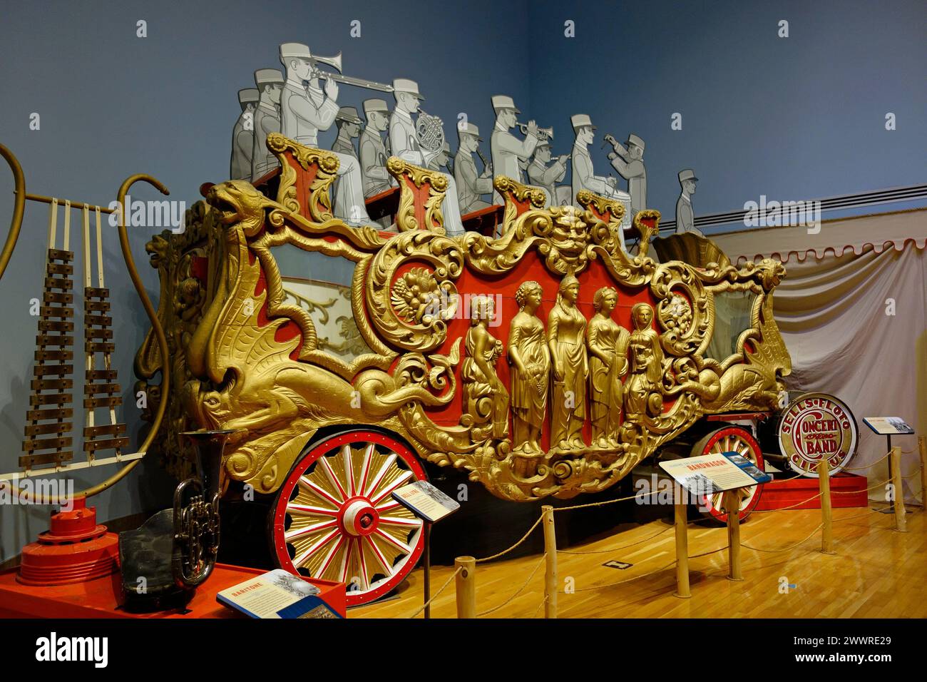 Bandwagon hi-res stock photography and images - Alamy
