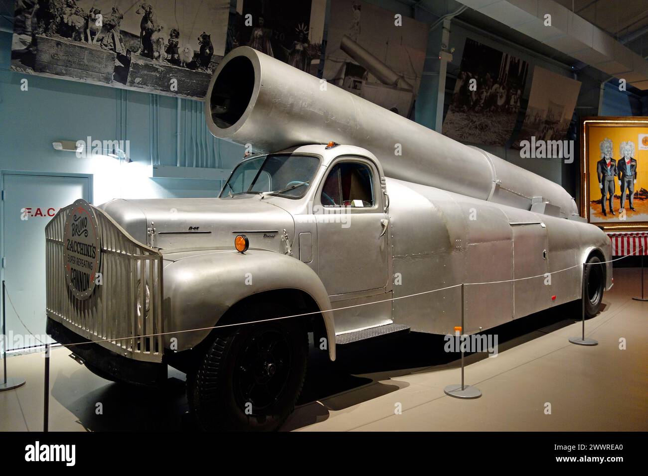 Human cannon circus hi-res stock photography and images - Alamy