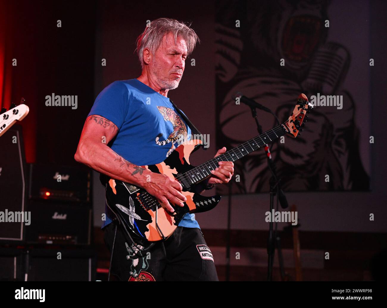George lynch guitar hi-res stock photography and images - Alamy