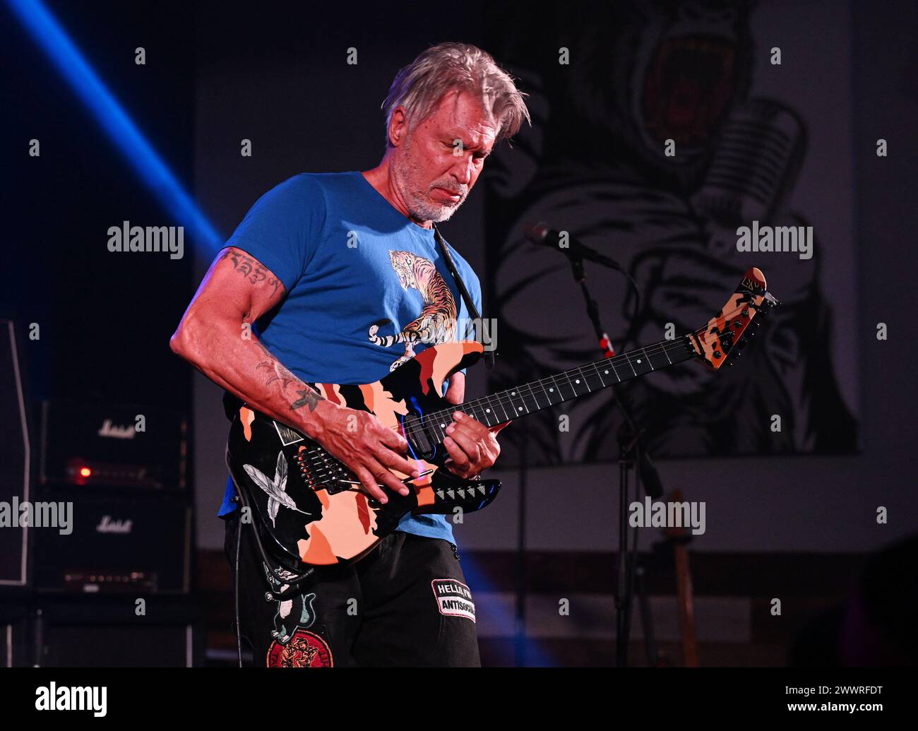 George lynch guitar hi-res stock photography and images - Alamy