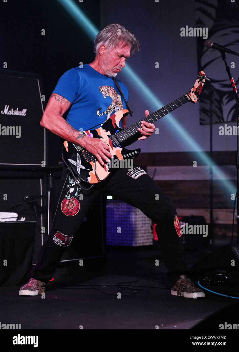 George lynch guitar hi-res stock photography and images - Alamy