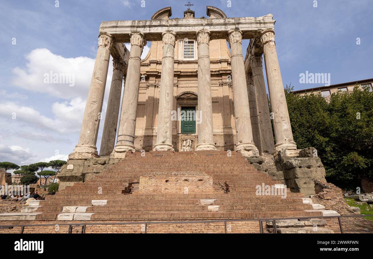 Roman shrines and temples hi-res stock photography and images - Alamy