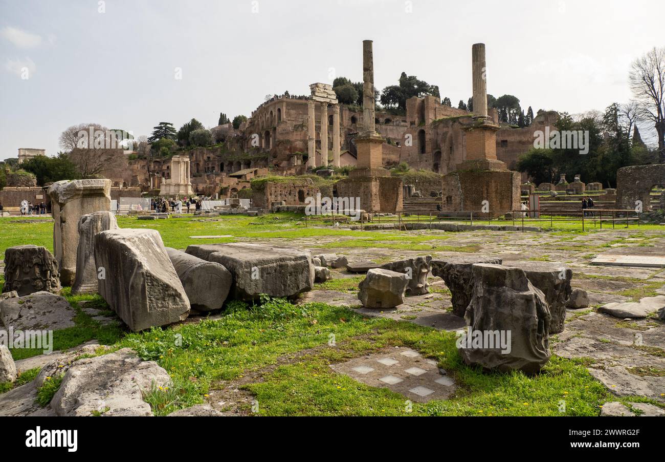 Roman shrines and temples hi-res stock photography and images - Alamy