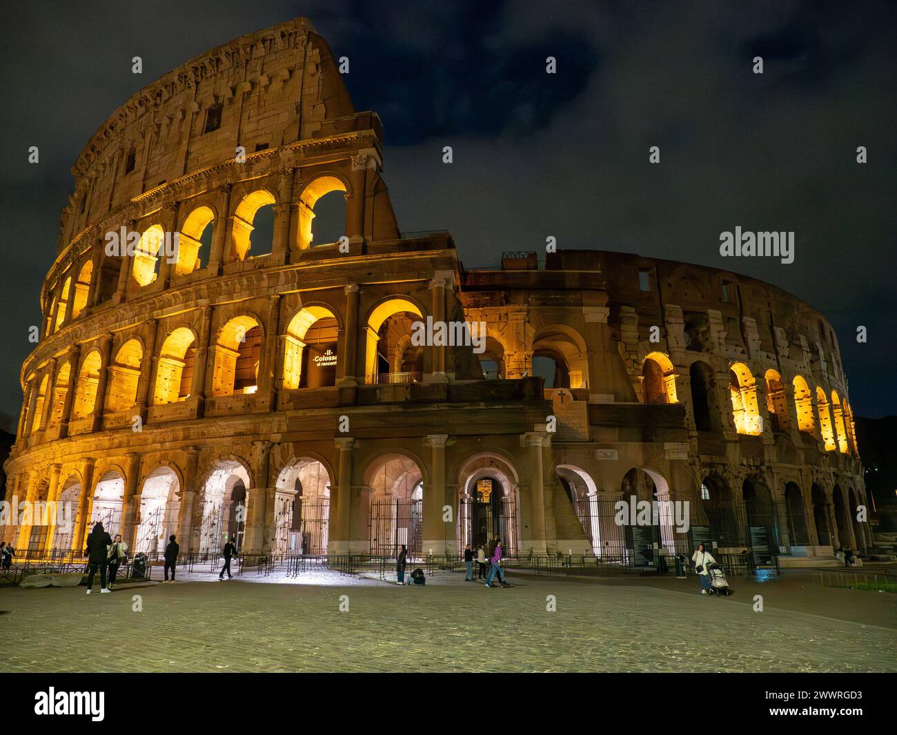 Colosseum gladiator rome audience hi-res stock photography and images ...