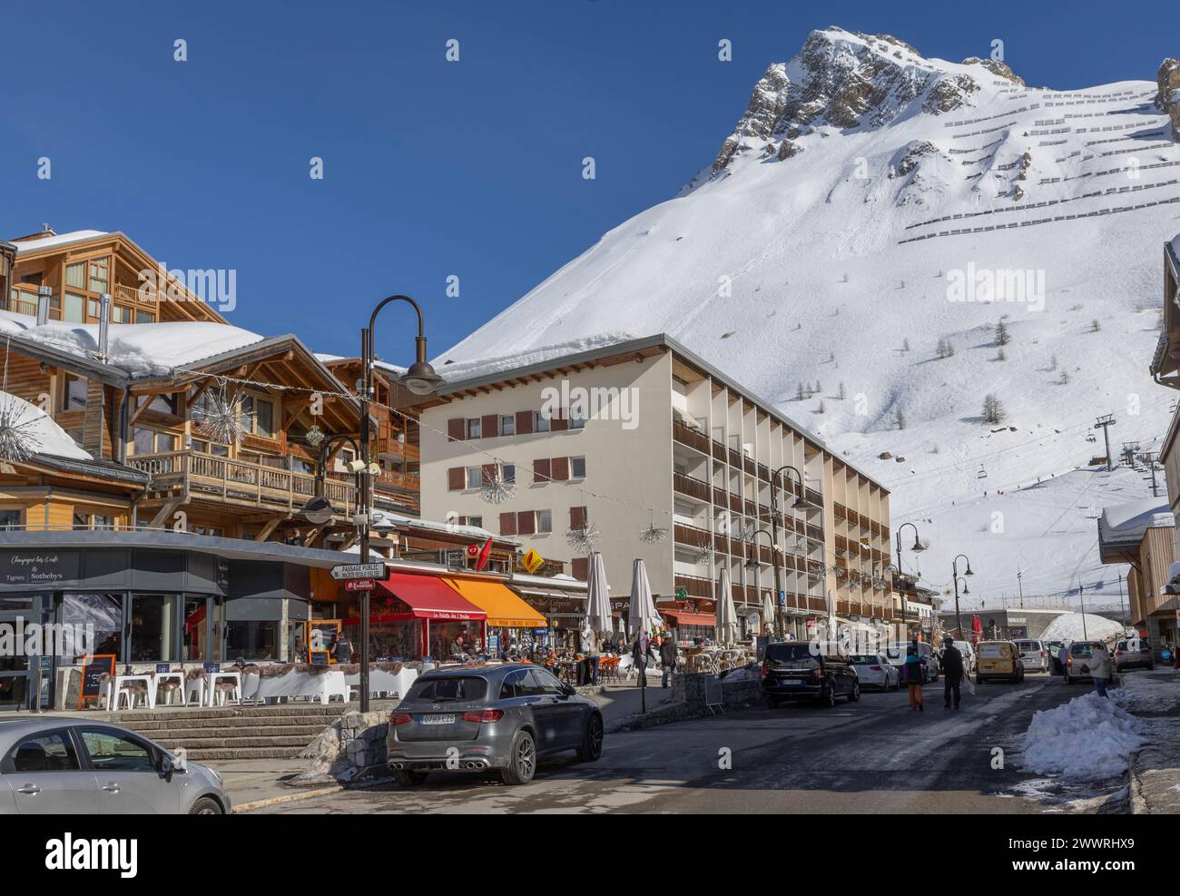 The Pointe du Lavachet in the French Alps towers over the Promenade du ...