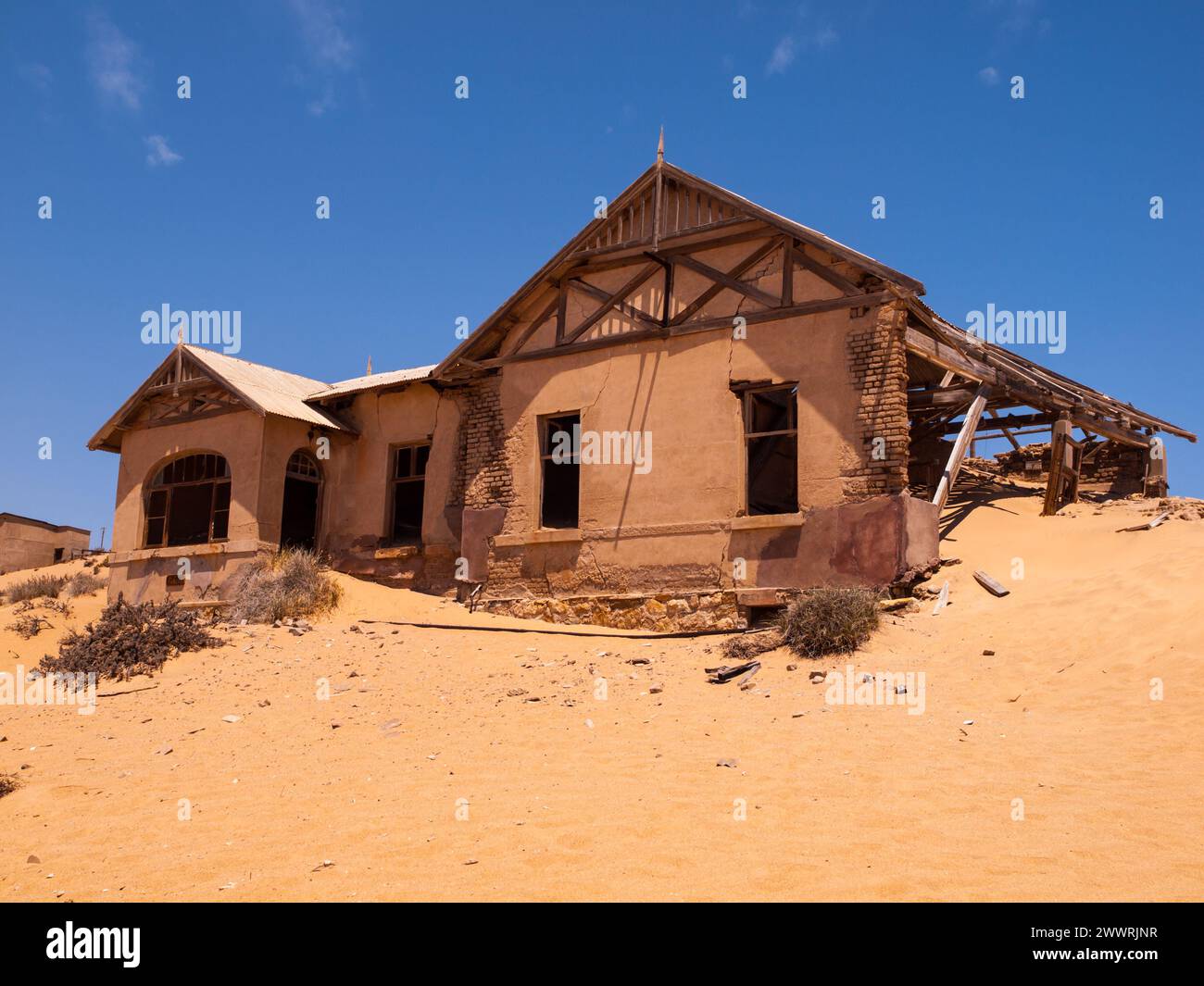 Abandoned house in Kolmanskop ghost village (Namibia Stock Photo - Alamy