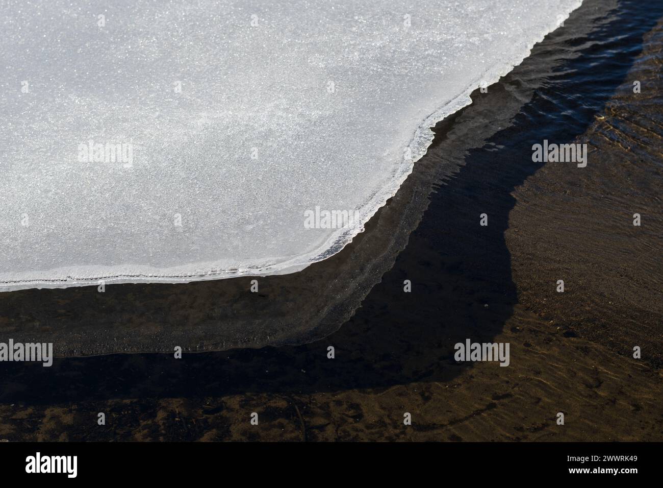 Frozen small bridge hi-res stock photography and images - Alamy