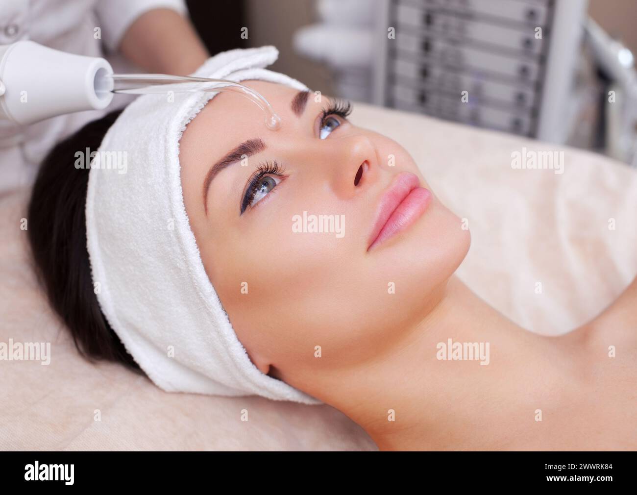 Electrotherapy hi-res stock photography and images - Alamy