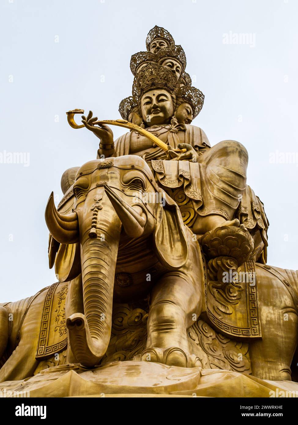 Buddhist monk emei shan temple hi-res stock photography and images - Alamy