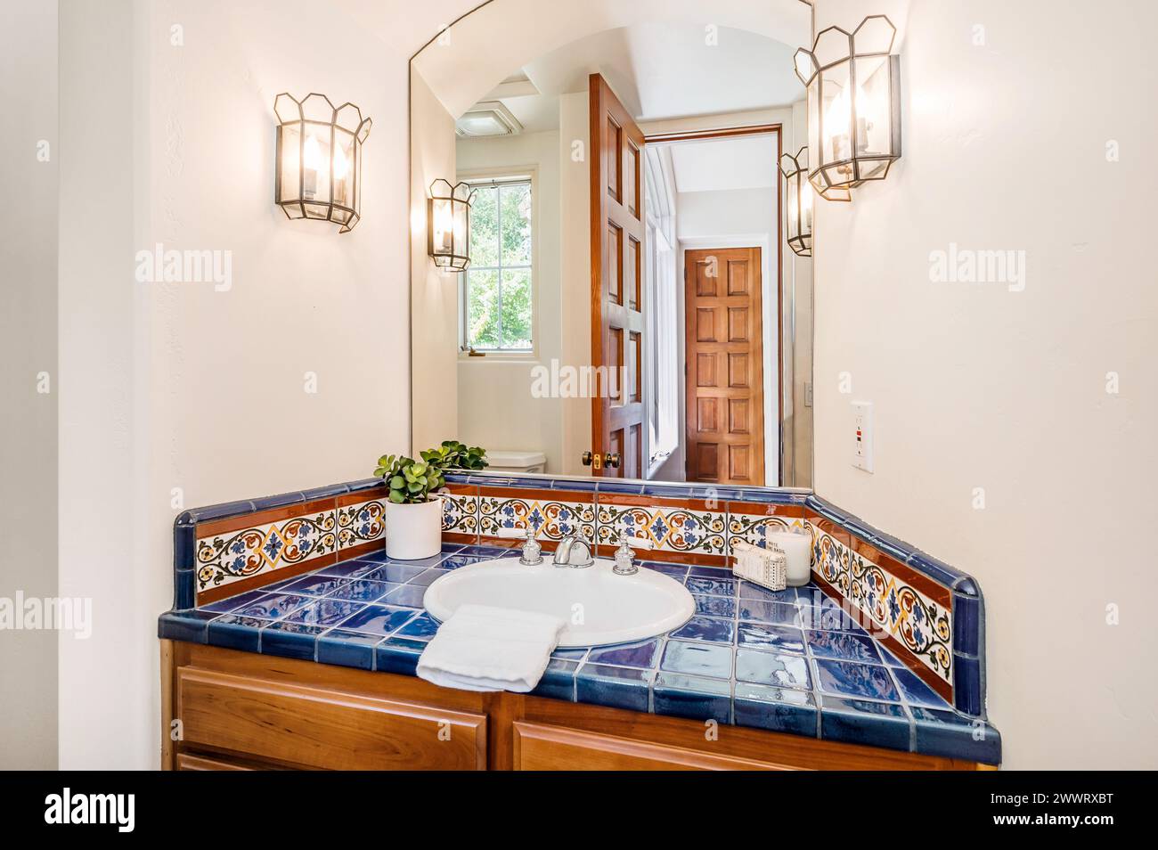 Elegant countertops hi-res stock photography and images - Alamy