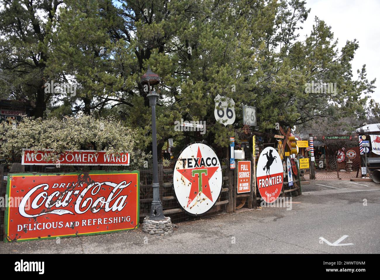 Sedona, AZ USA 2/3/2024.. Son Silver West Galleries. Beautiful vintage ...