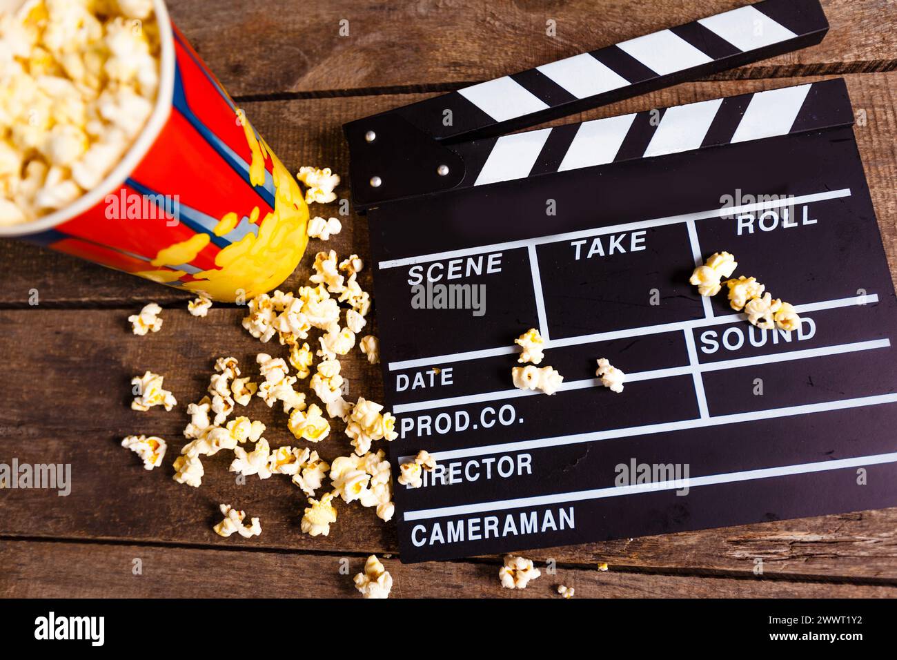 popcorn box with clapper board Stock Photo - Alamy