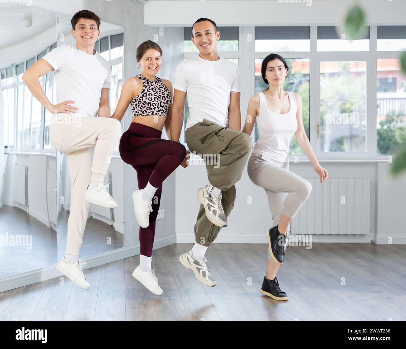 Sirtaki hi-res stock photography and images - Alamy